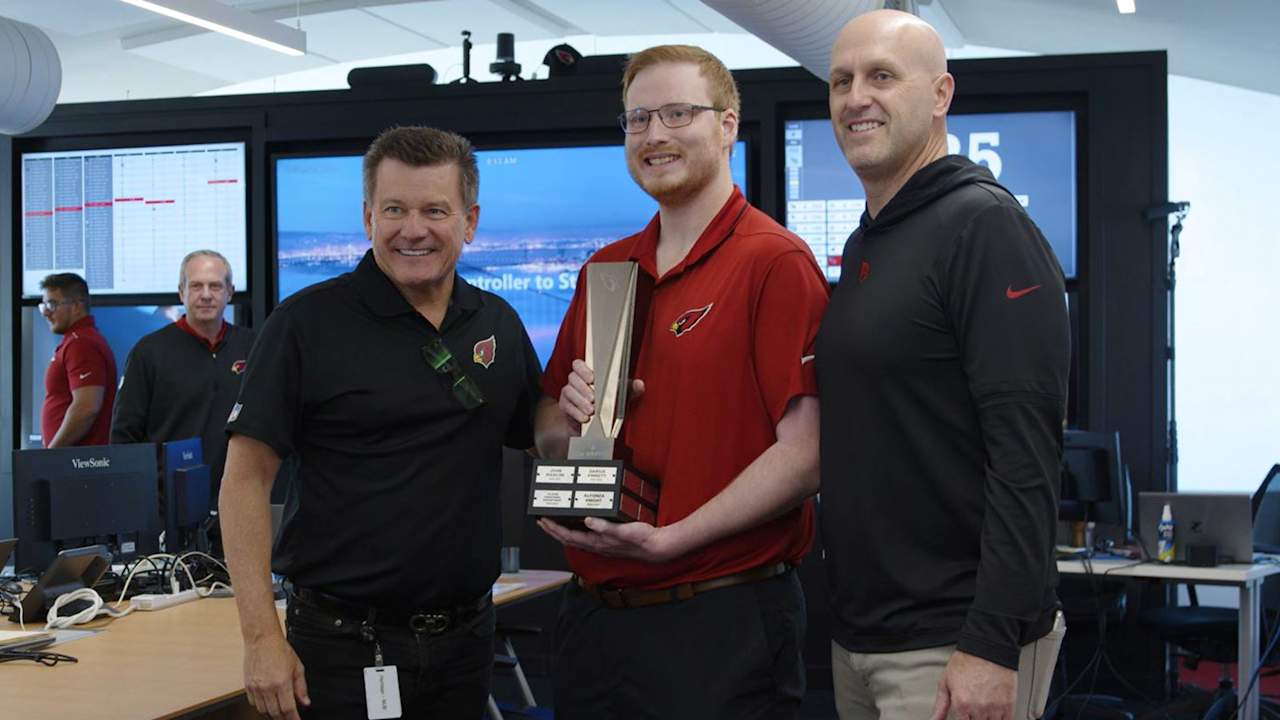 Zach Devlin Earns Rod Graves Scouting Award