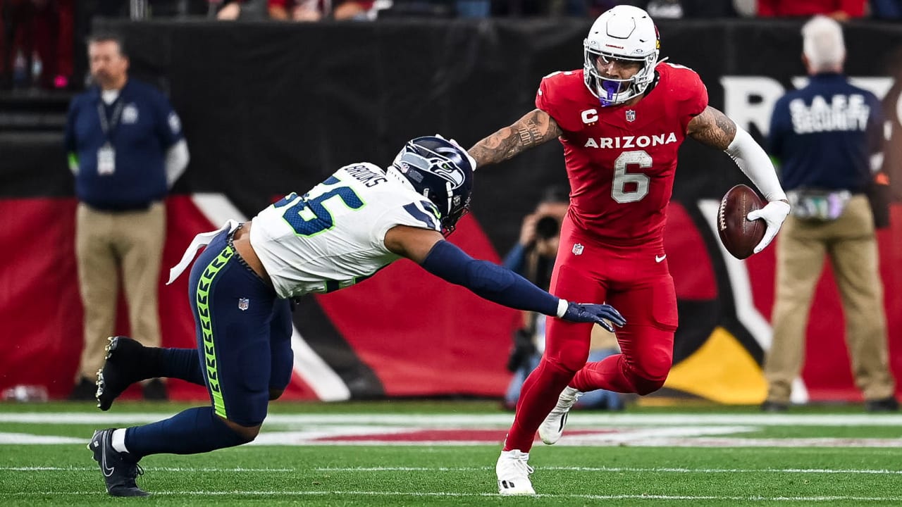 HIGHLIGHT: Conner Easily Sheds Seahawks Defender With A Stiff Arm