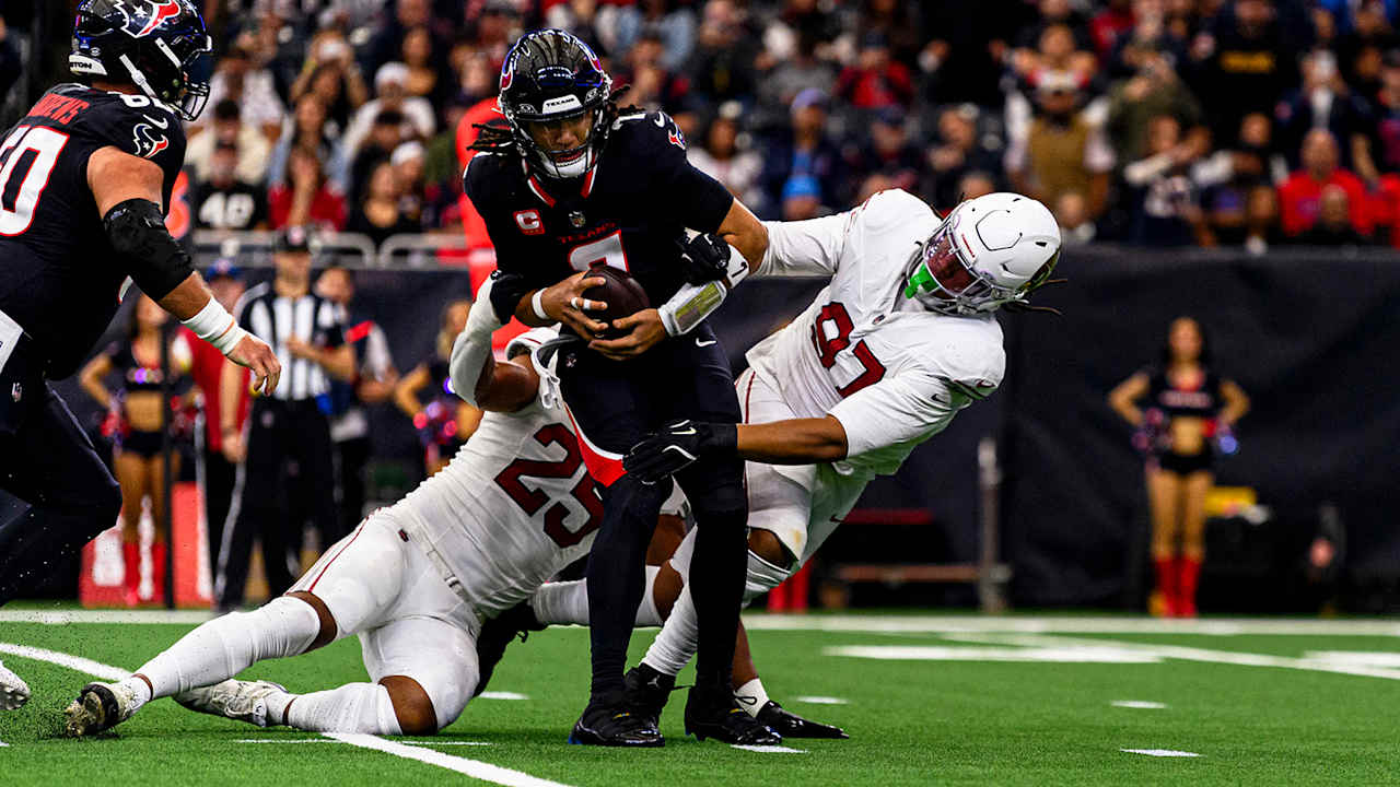 Disruptive Defensive Lineman Walter Nolen III Just Getting Into Rhythm