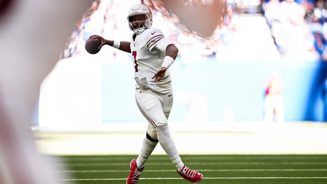 HIGHLIGHT: Jacoby Brissett Finds Zay Jones For 17-Yard Pass