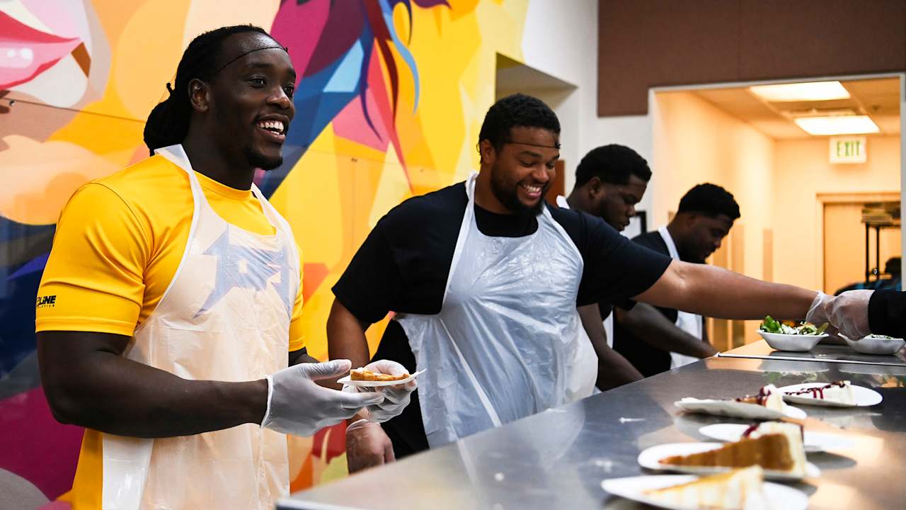 The D-Line Visits Phoenix Rescue Mission