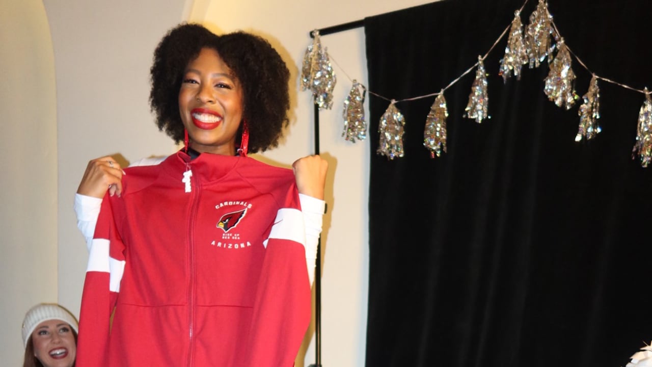 PHOTOS: Cheerleaders Send Zaryn Off To Pro Bowl