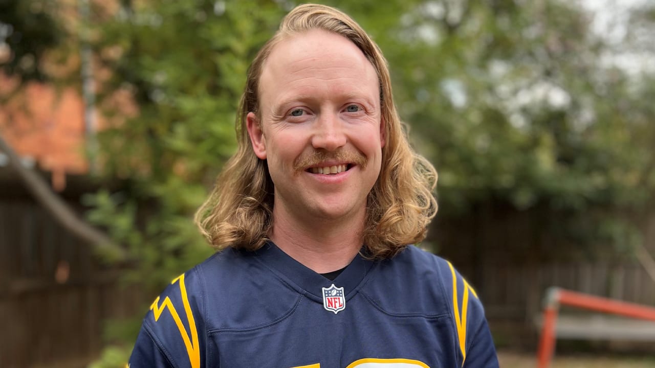 Dicker, Bolts Surprise Inaugural International Fan of the Year