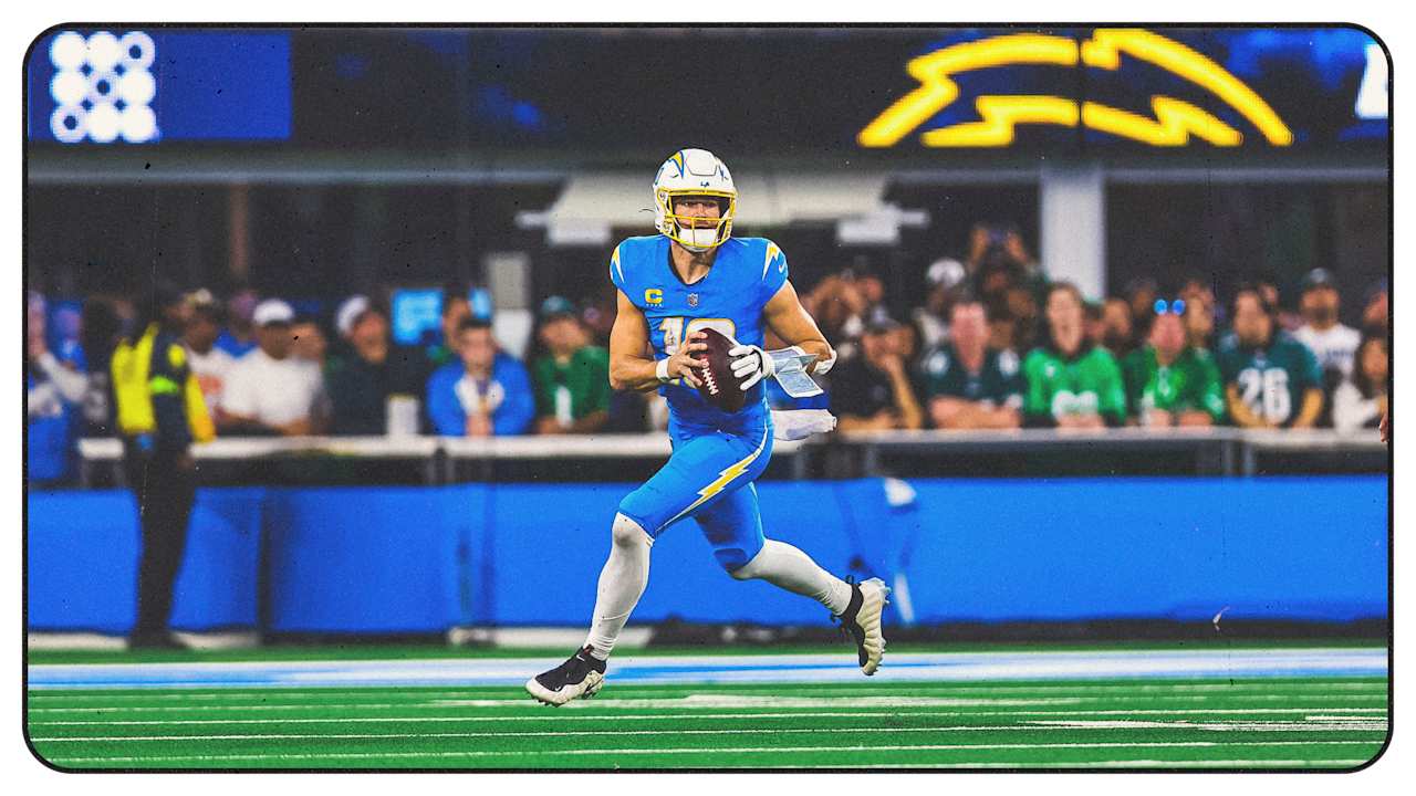 Justin Herbert Highlight: Side-Arm to Ladd McConkey