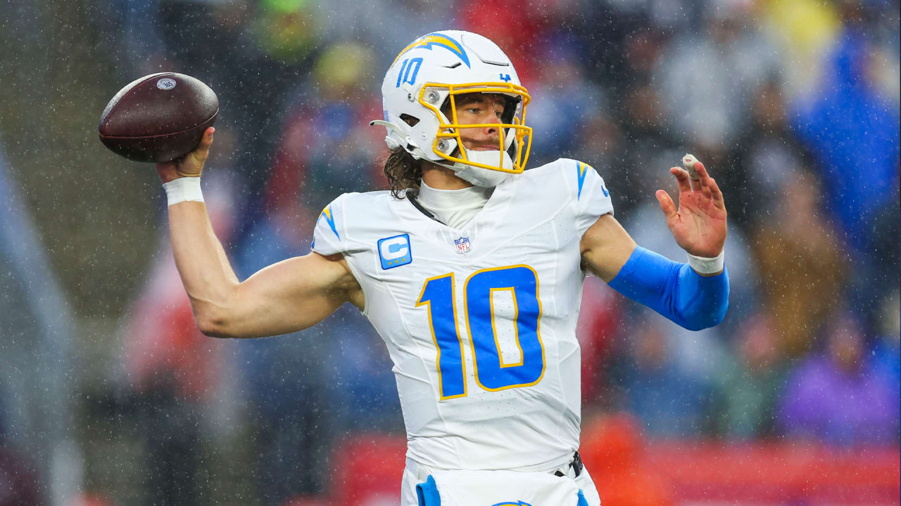 Herbert's 23-Yard Pass to Erickson Seals Chargers' Win Over Patriots