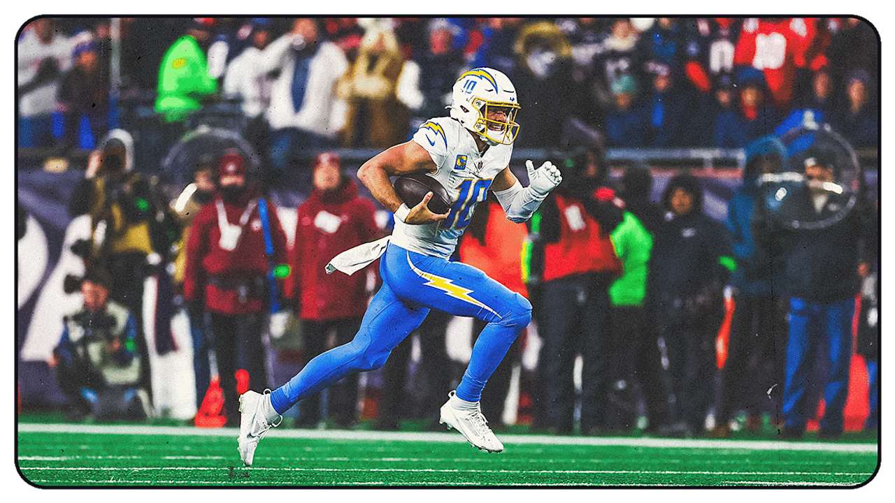 Justin Herbert Highlight: 16-Yard Scramble