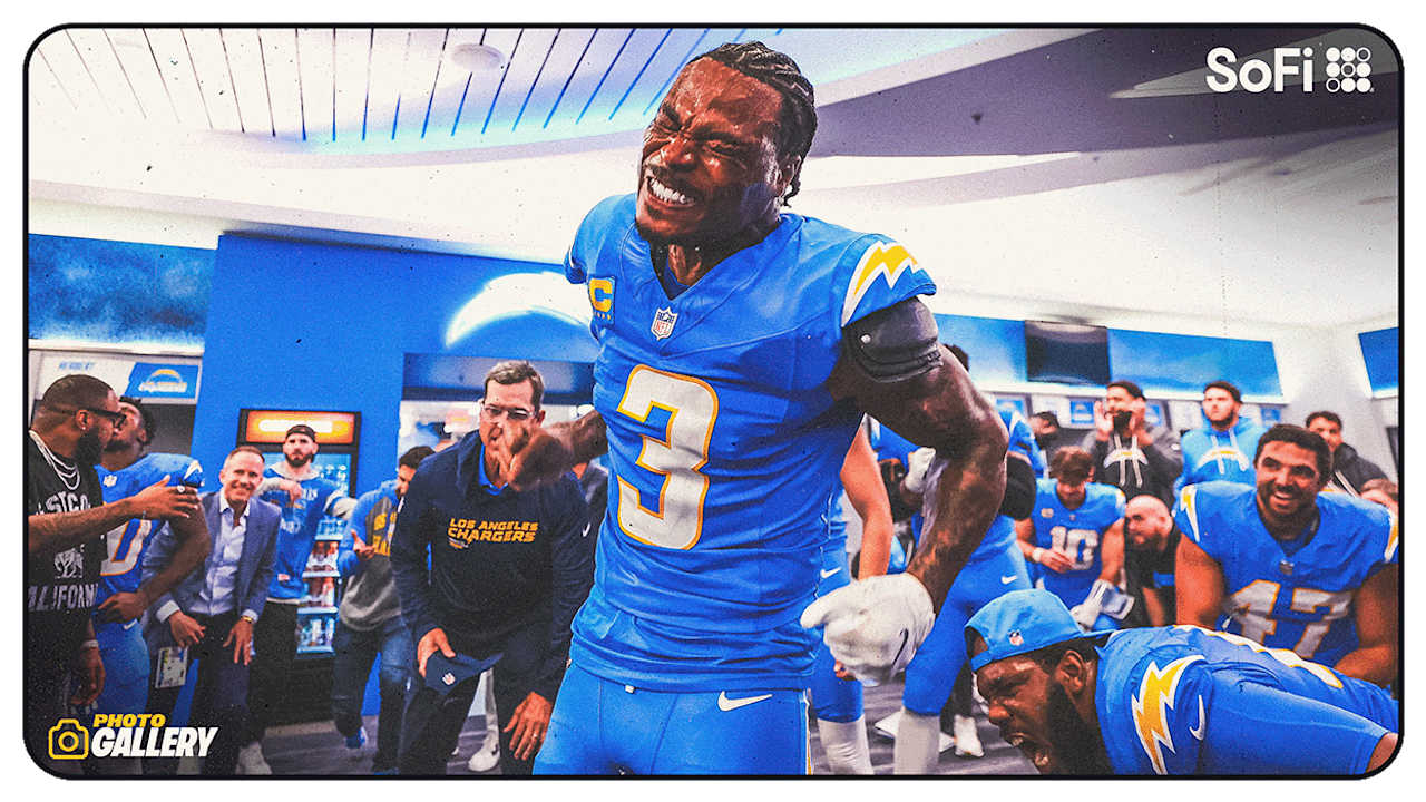 Photos: Bolts Take Down the Eagles With Statement Win