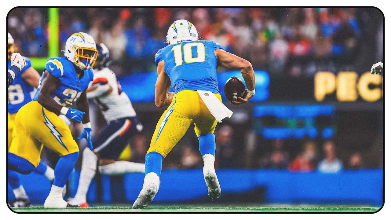 Justin Herbert Highlight: 16-Yard Run