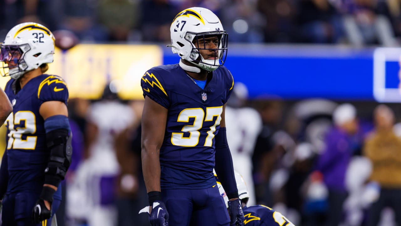 Best Photos of Chargers Free Agent Jaylinn Hawkins