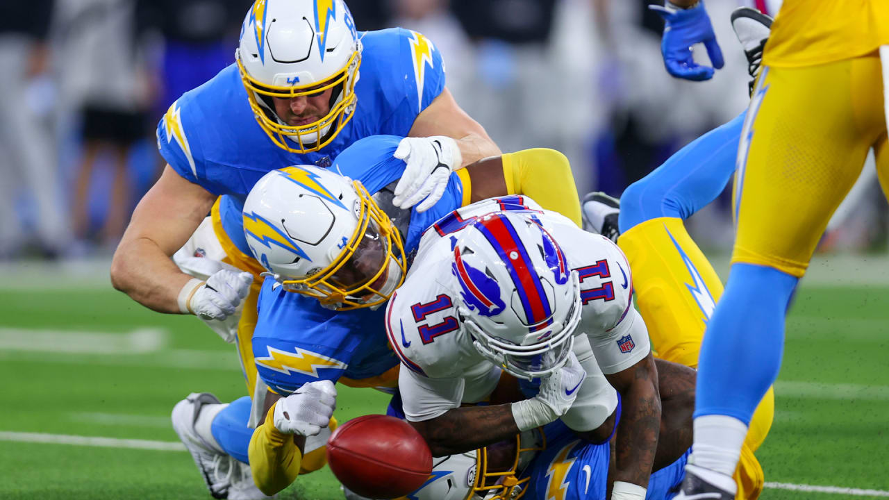 AJ Finley Highlight: AJ Finley Jars Ball Loose From Deonte Harty on Punt Return for Chargers ...