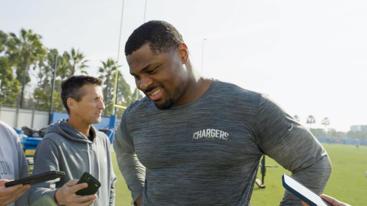 Media Availability: Khalil Mack on Giff Smith's Impact and Chasing 100 ...