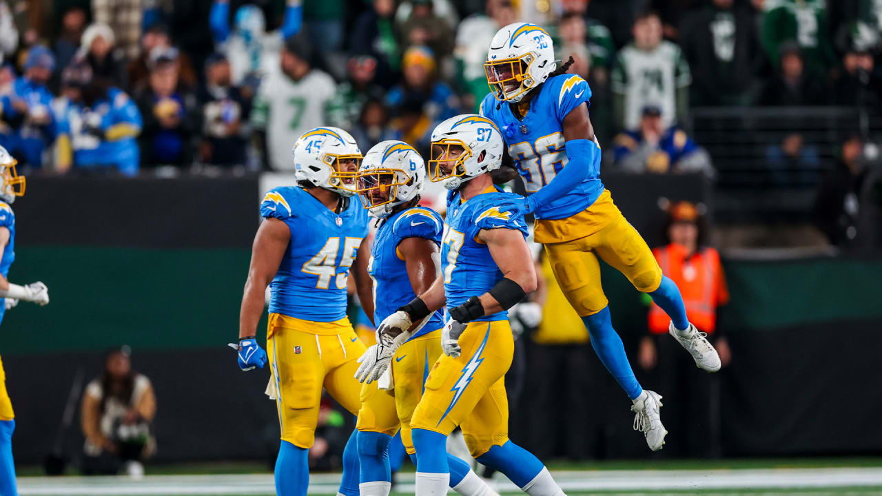 Game Highlight: Chargers Rack Up Back-to-Back Sacks of Wilson in Red Zone