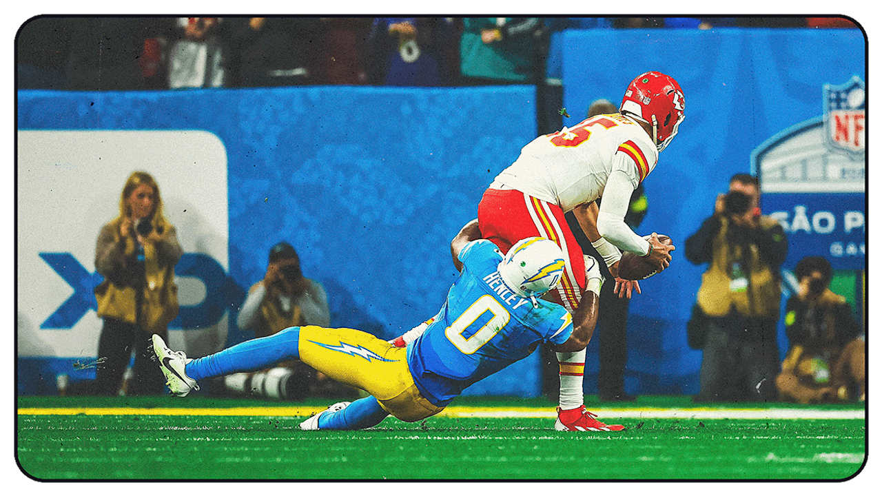 Daiyan Henley Highlight: Sacks Patrick Mahomes