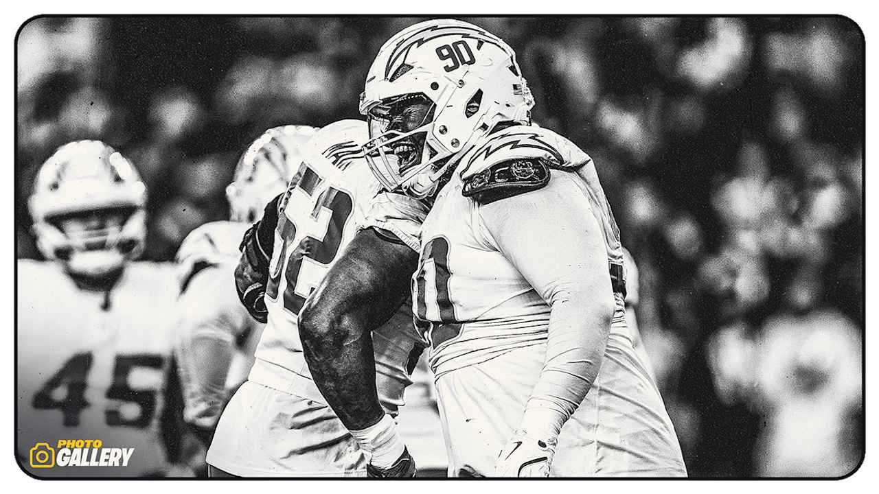 Bolts in B&W: Wild Card Round vs. Patriots