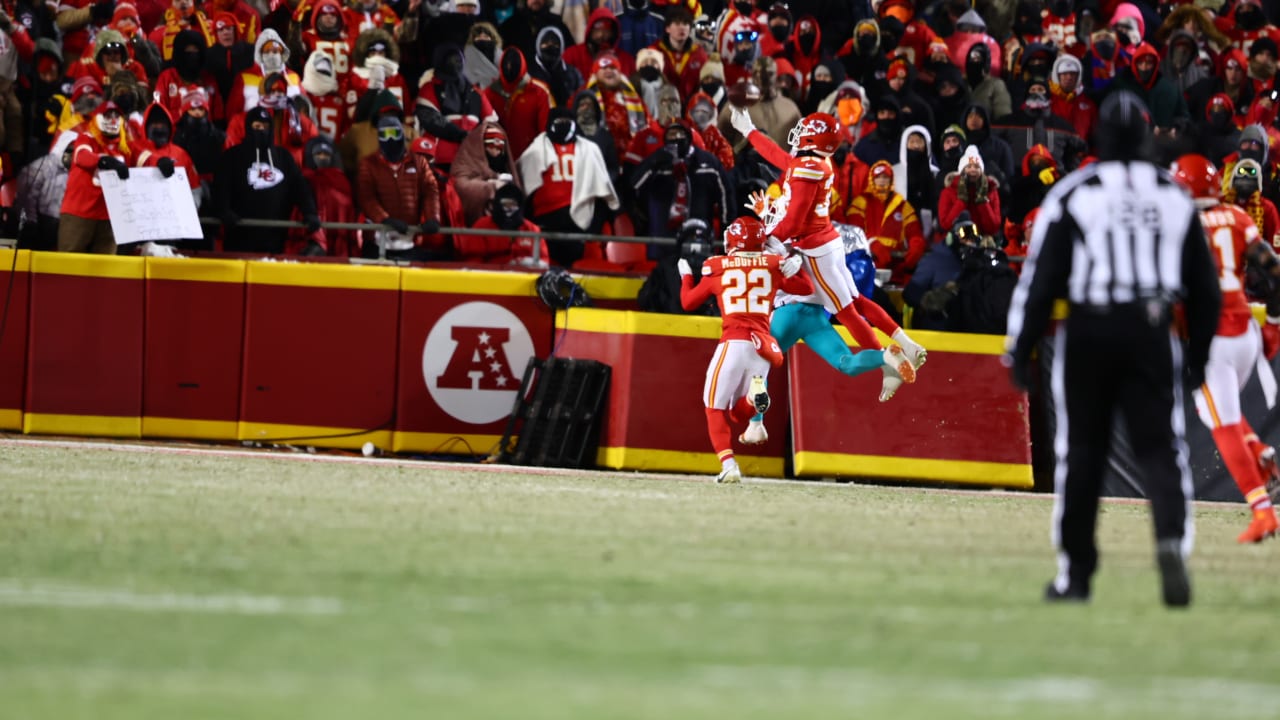Kansas City Chiefs cornerback L'Jarius Sneed gets a hand on deep shot ...