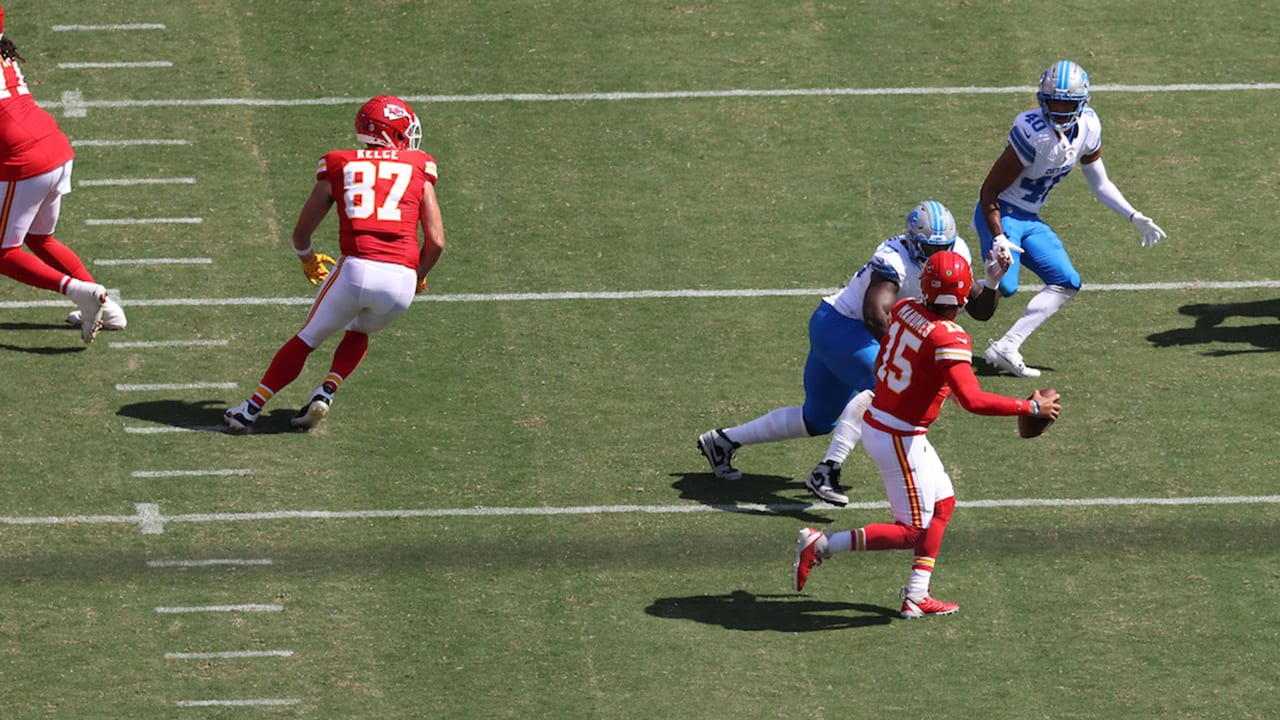 Behind-the-Back Pass! Kansas City Chiefs Quarterback Patrick Mahomes Pulls Off the Unthinkable ...