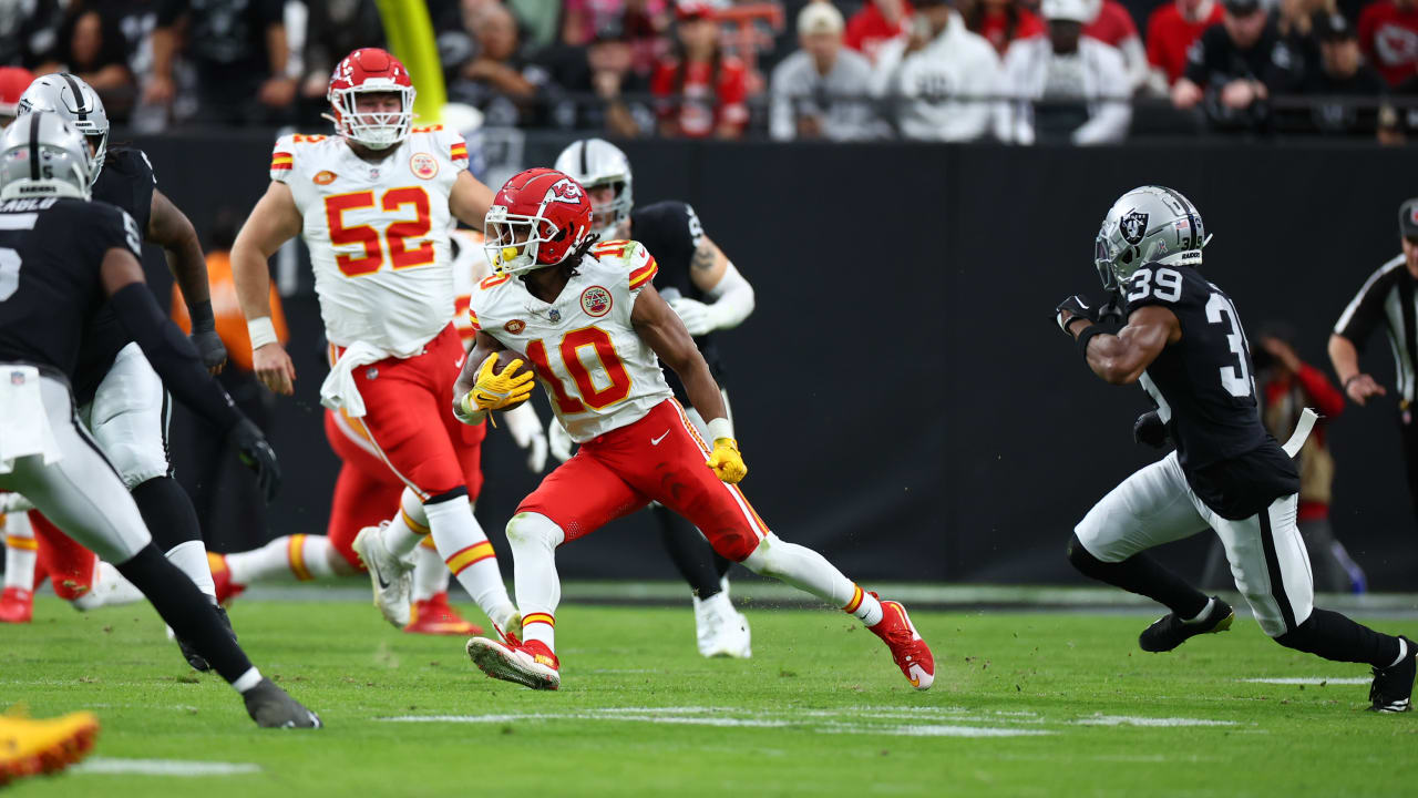 Kansas City Chiefs running back Isiah Pacheco breaks two tackles on ...