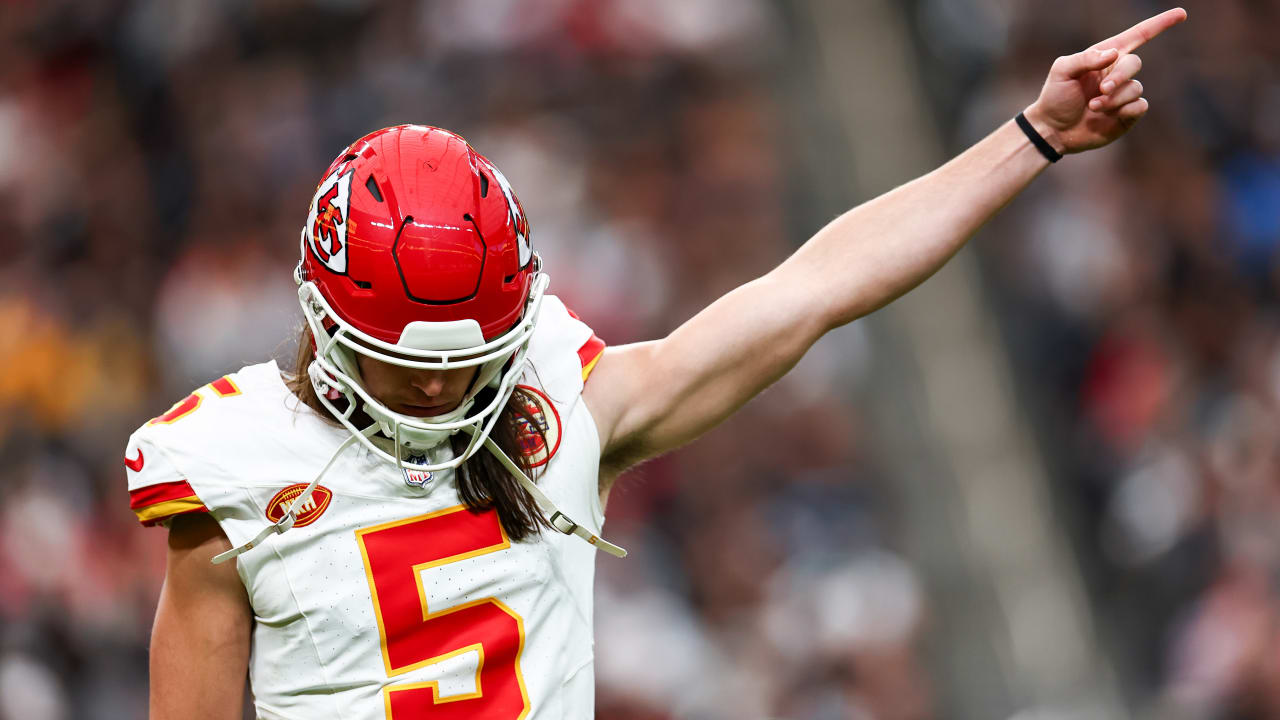 Photos: Top Shots from Week 12 vs. Raiders | 11/28/23