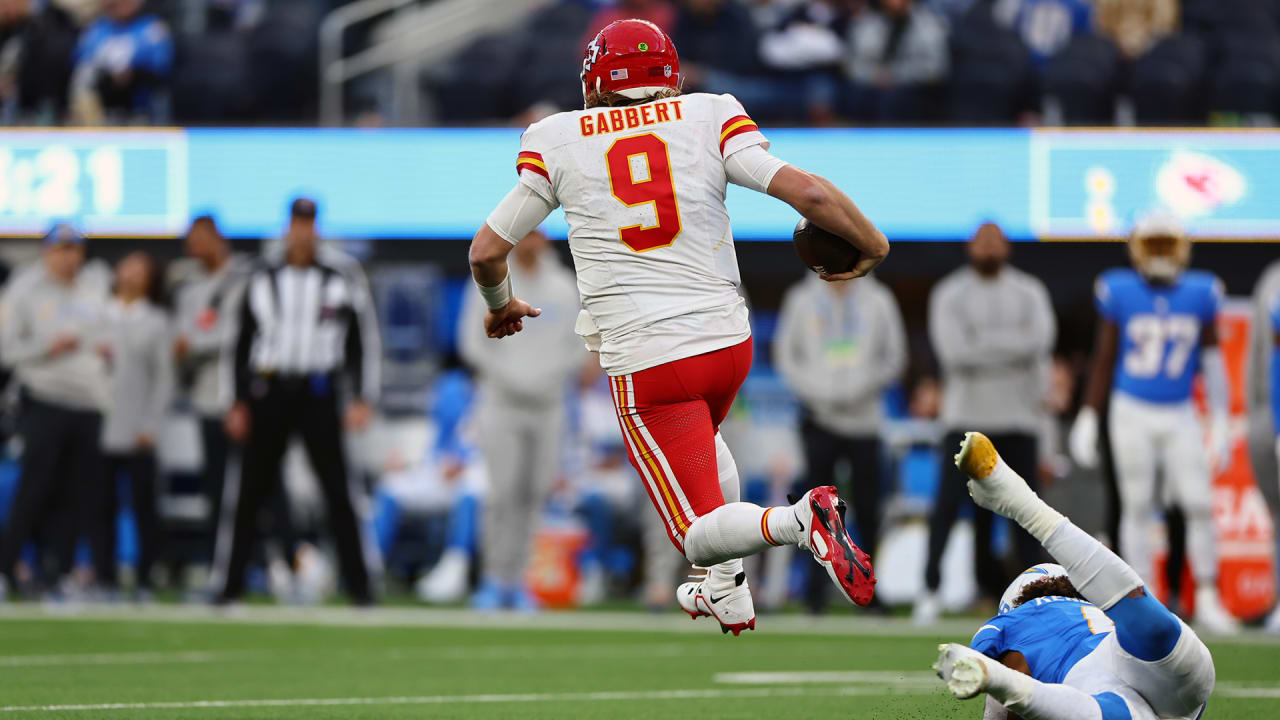 Chiefs Defeat Chargers, 13-12, in Regular-Season Finale