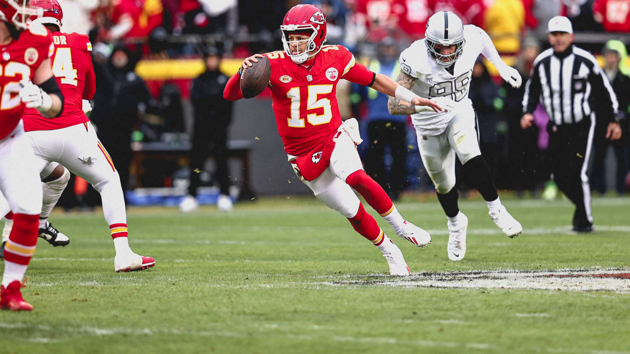 Kansas City Chiefs quarterback Patrick Mahomes scrambles for DAYS ...