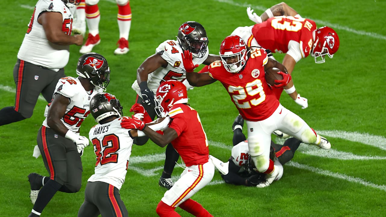 Photos: Game Action from Week 9 | Chiefs vs. Buccaneers