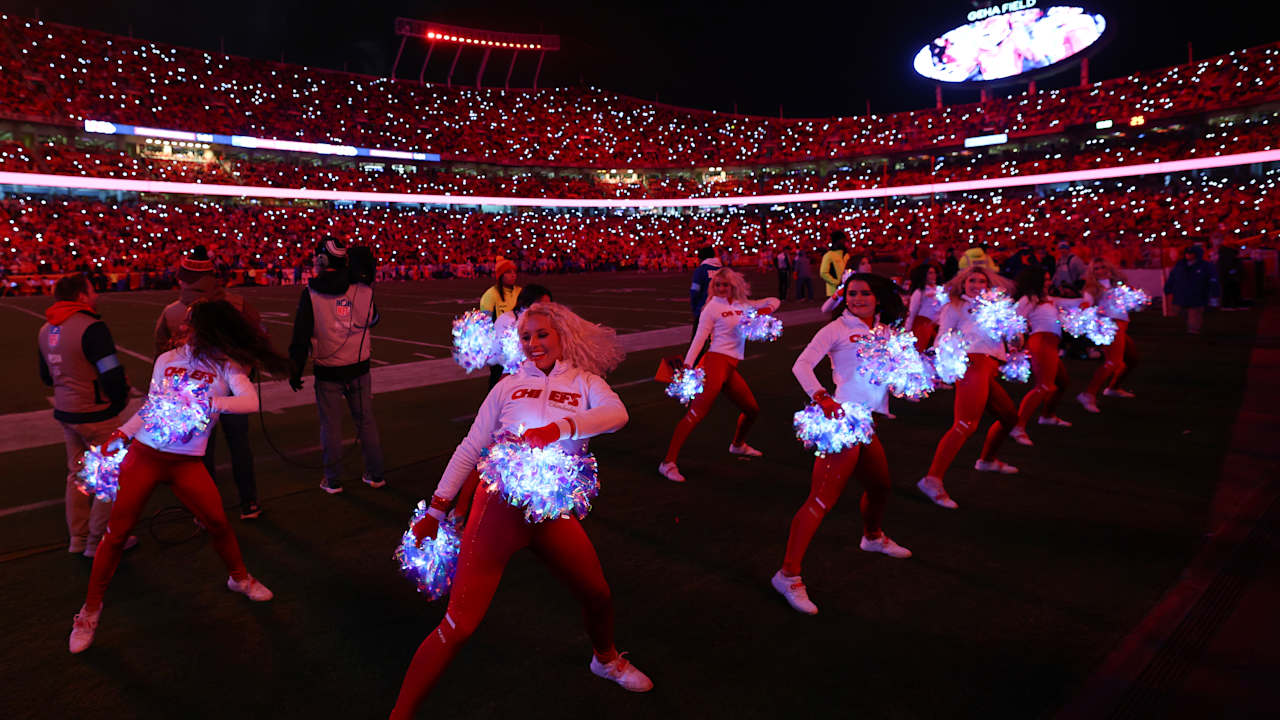 Photos: Chiefs Cheer and Entertainment from Week 14 vs. Chargers
