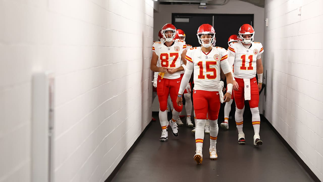 Photos: Warmups & Pregame from Week 8 | Chiefs vs. Raiders