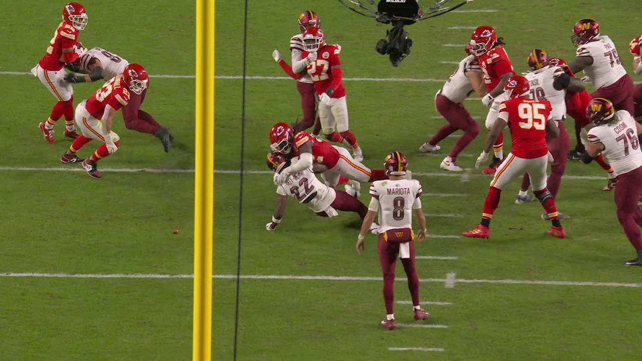 Kansas City Chiefs Linebacker Nick Bolton Has a Powerful Tackle for ...