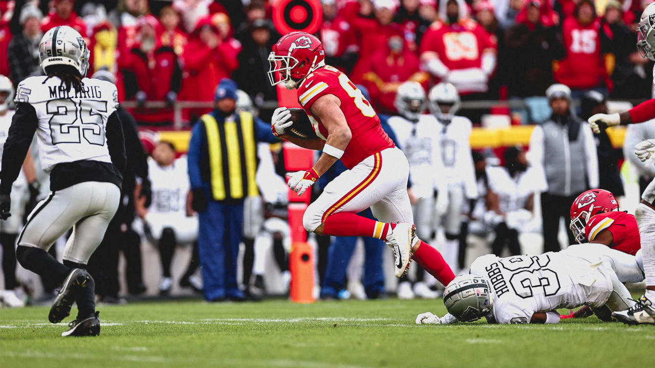 Kansas City Chiefs tight end Travis Kelce throws a mean stiff-arm on 24-yard catch and run ...