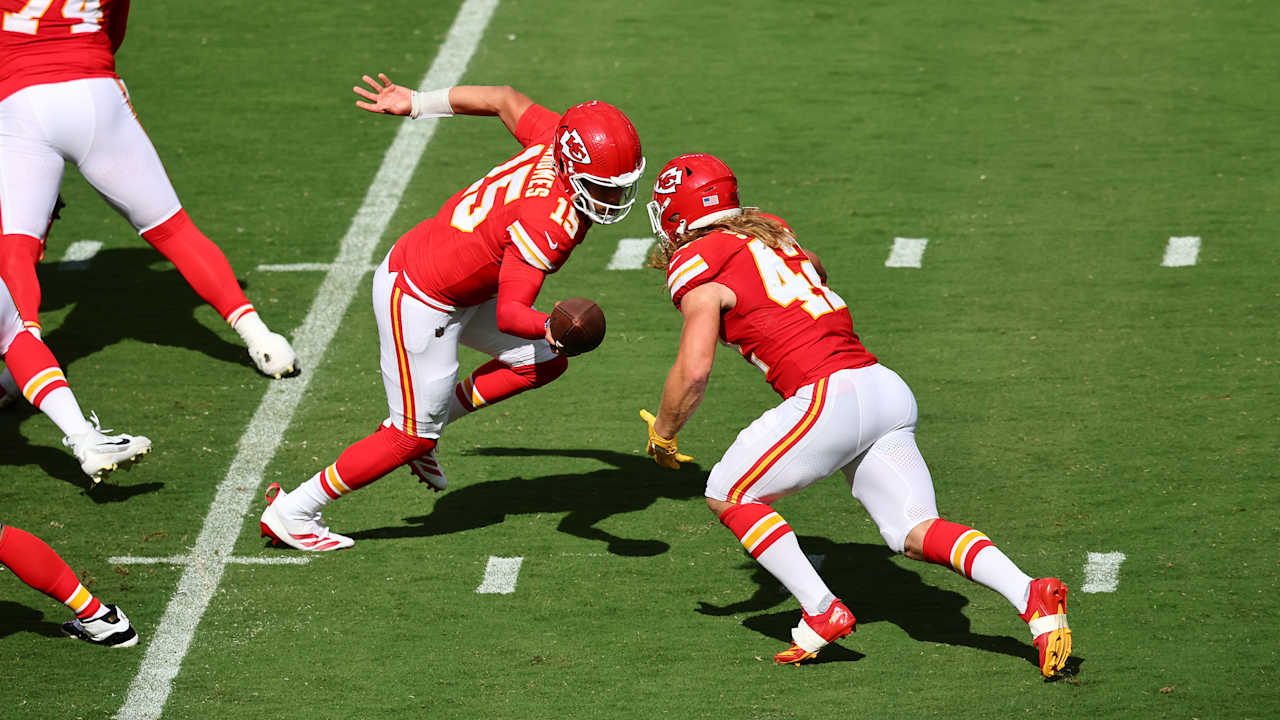 Trap-Play Handoff to Fullback Carson Steele Yields Fourth-Down ...