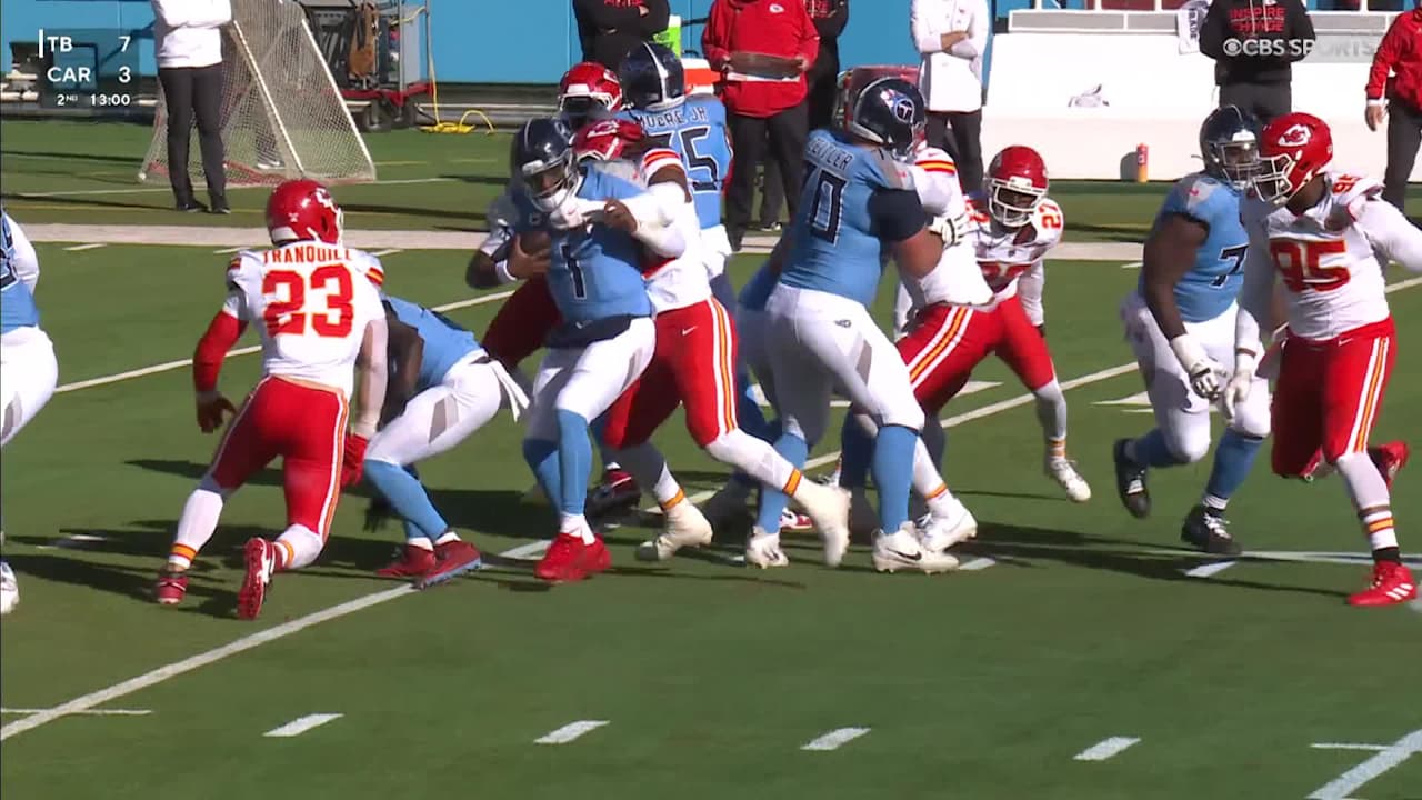 Linebacker Nick Bolton Blitzes up the Middle Untouched for 8-yard Sack ...