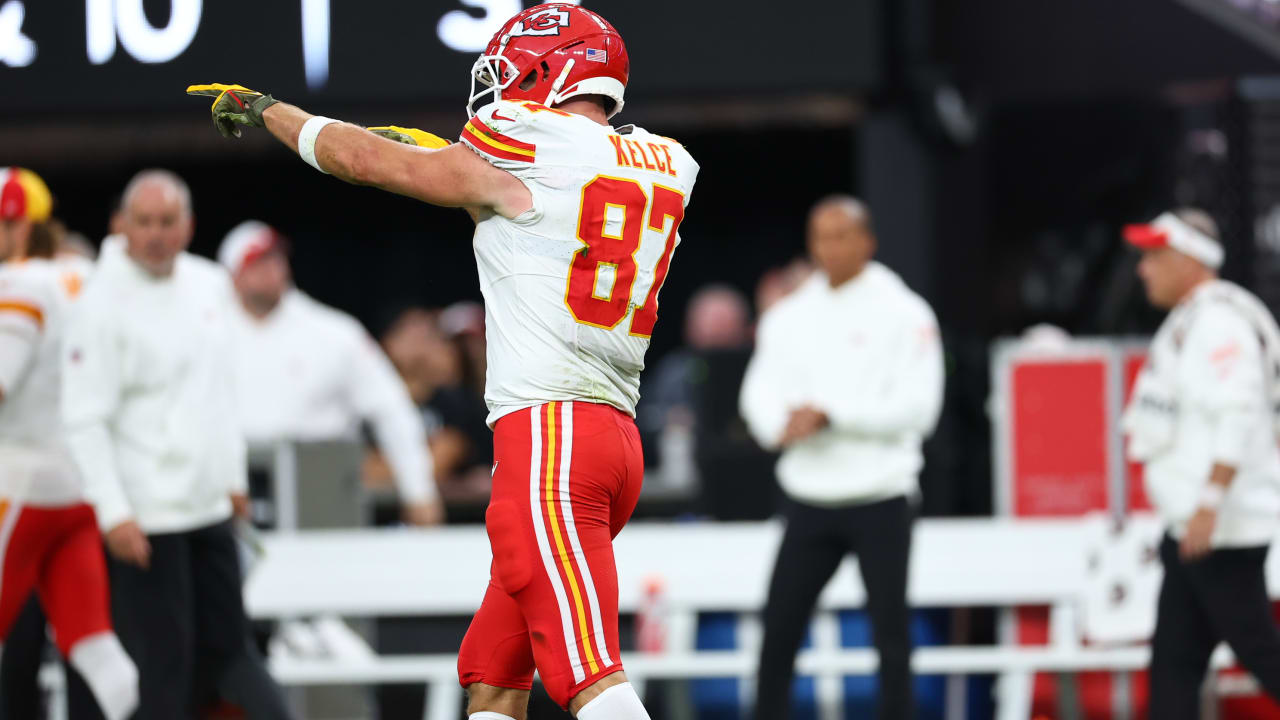 Kansas City Chiefs dial up a trick play to set up a 23-yard completion to tight end Travis Kelce ...