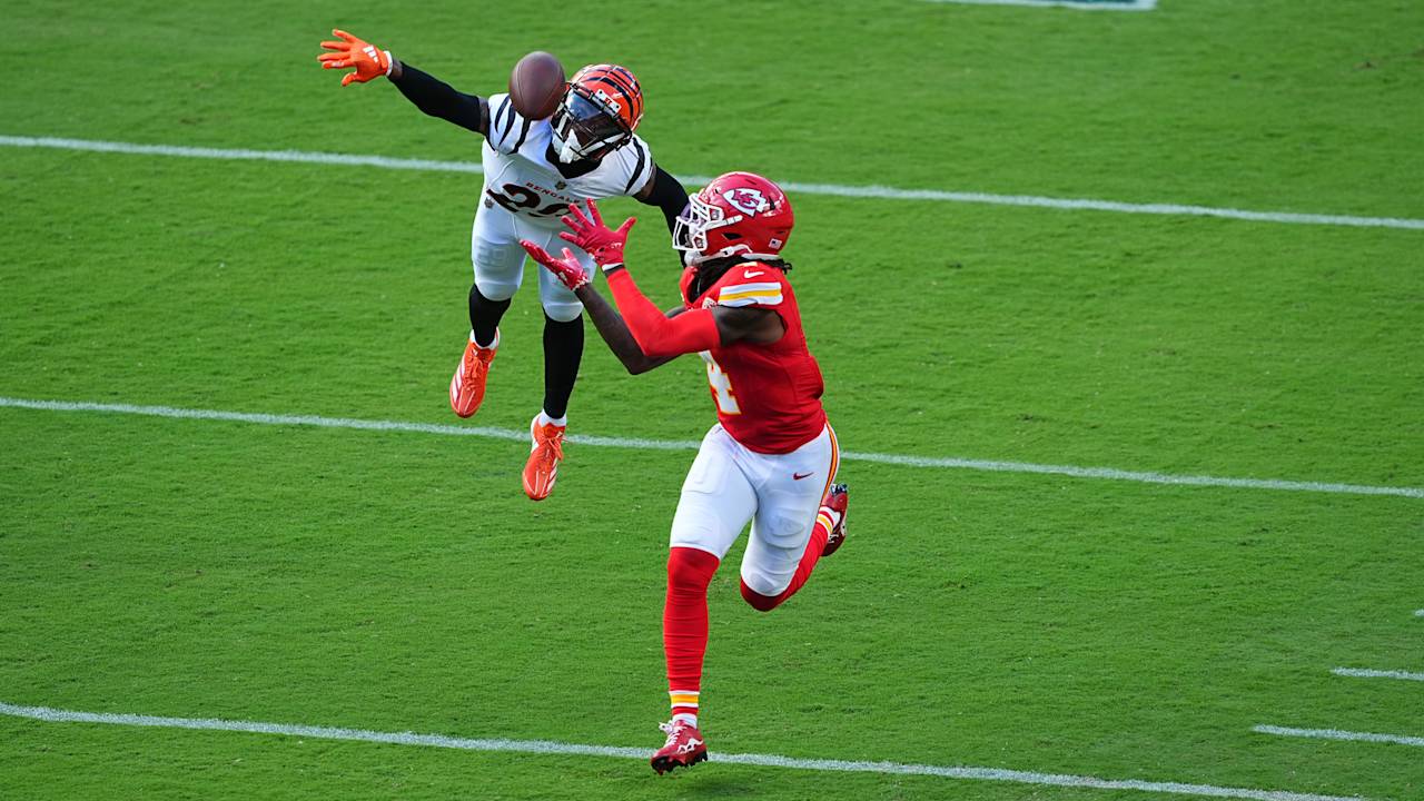 TOUCHDOWN: Quarterback Patrick Mahomes Strike Hits Wide Receiver Rashee ...