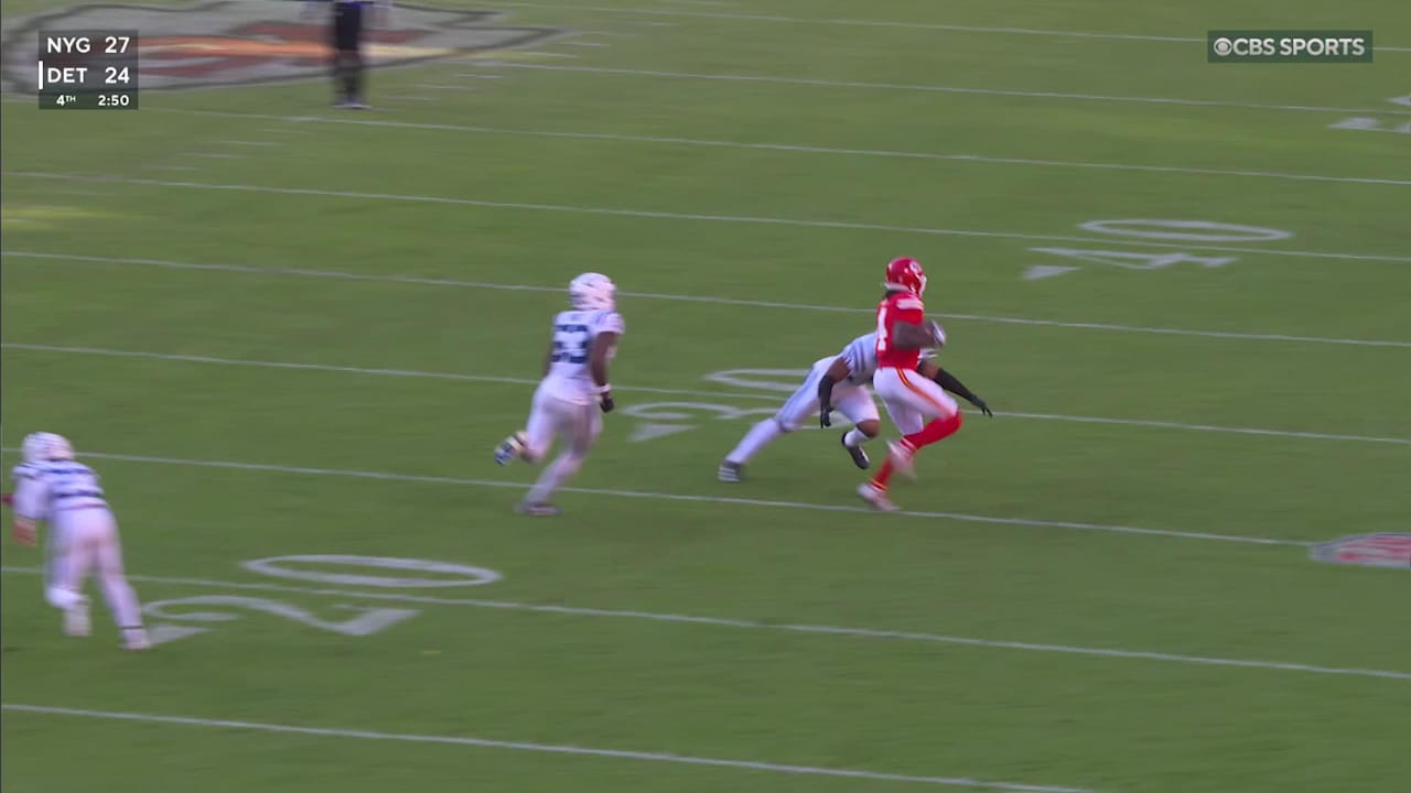 Kansas City Chiefs Quarterback Patrick Mahomes Locates Wide Receiver ...