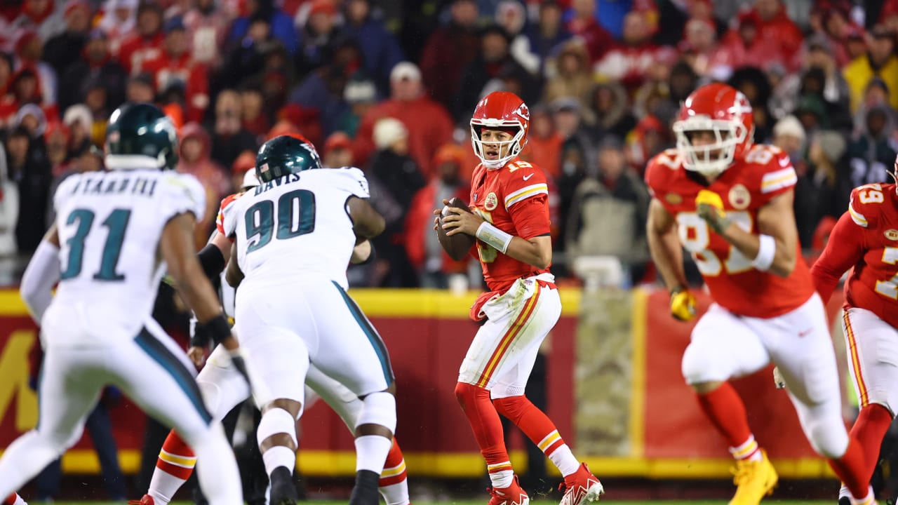 Kansas City Chiefs tight end Travis Kelce's first catch of the game goes for 8-yard gain