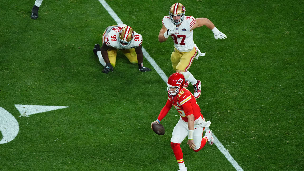 Kansas City Chiefs quarterback Patrick Mahomes lowers his shoulder to ...