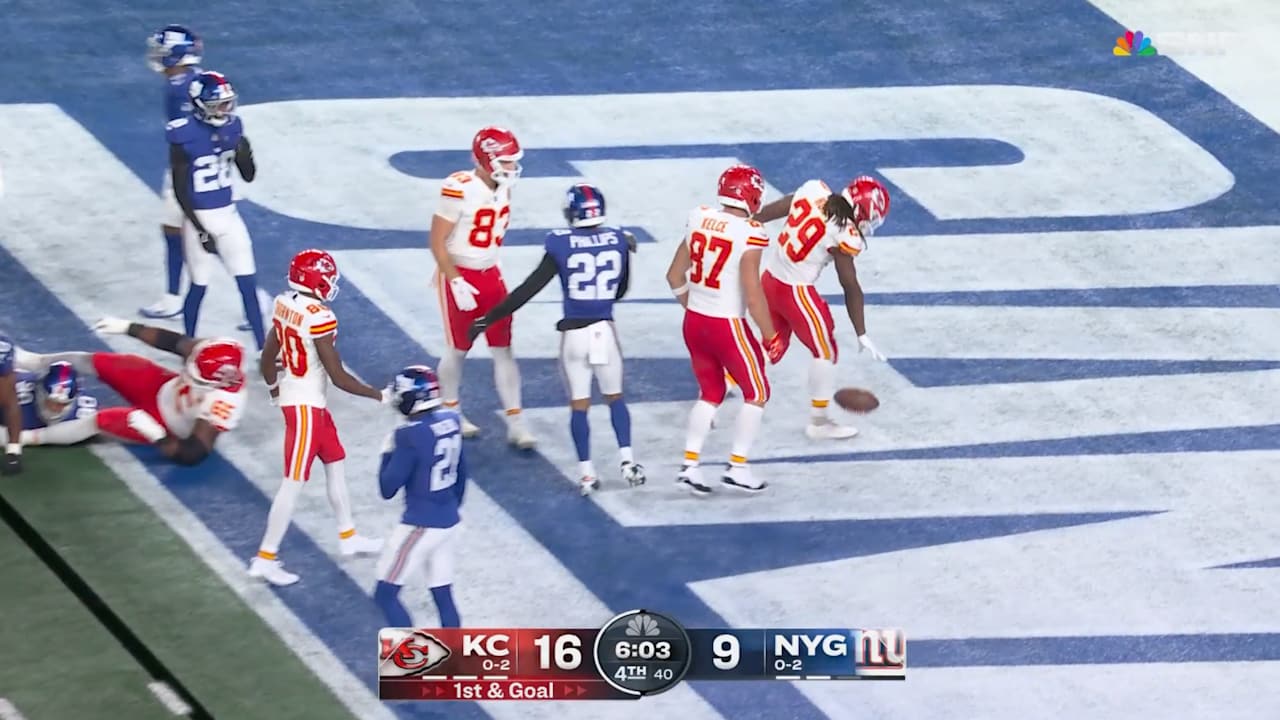 Running Back Kareem Hunt RUMBLES in End Zone for First TOUCHDOWN of ...