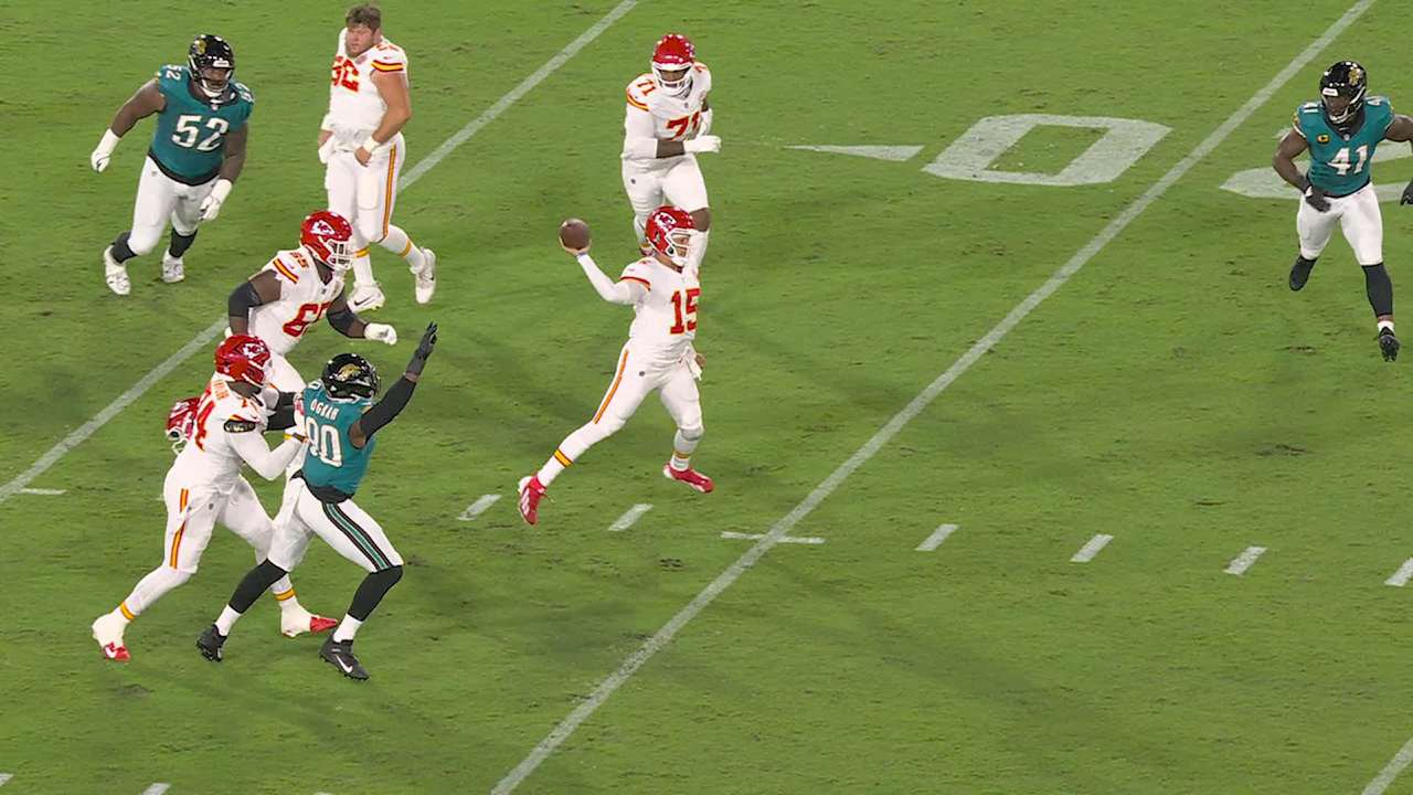 Kansas City Chiefs Quarterback Patrick Mahomes' Jump-Pass Delivery ...