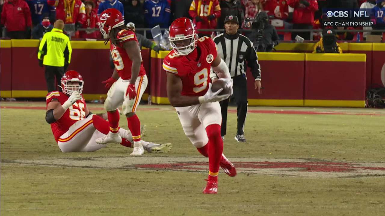 Chiefs Quarterback Patrick Mahomes Connects with Wide Receiver JuJu Smith-Schuster on 29-yard ...