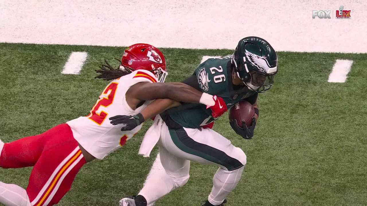 Chiefs Linebacker Nick Bolton Flies to the Football to Secure 4-yard ...