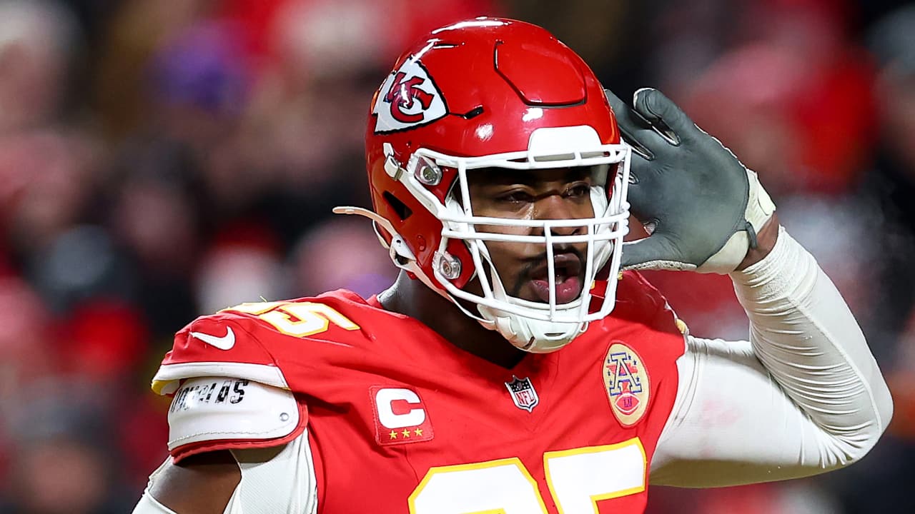 Chris Jones Leads All Defensive Tackles in PFF’s Positional Rankings