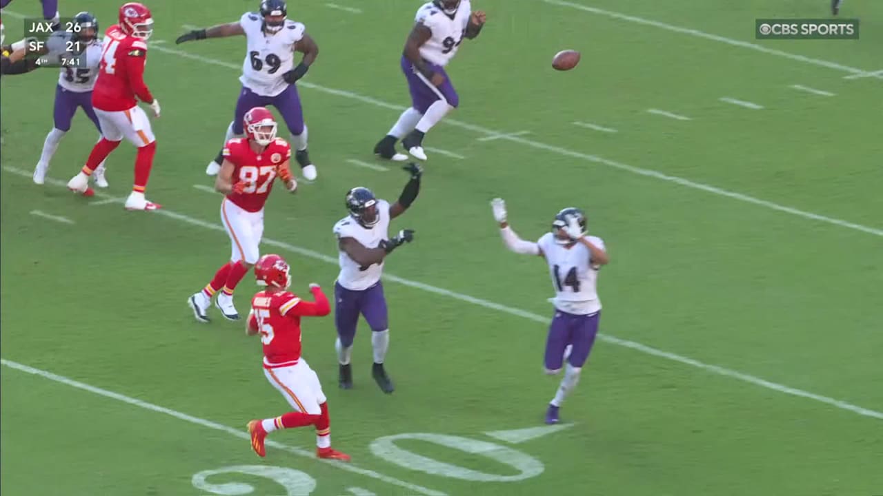 TOUCHDOWN: Quarterback Patrick Mahomes Throws a Fourth-Down Dime to ...