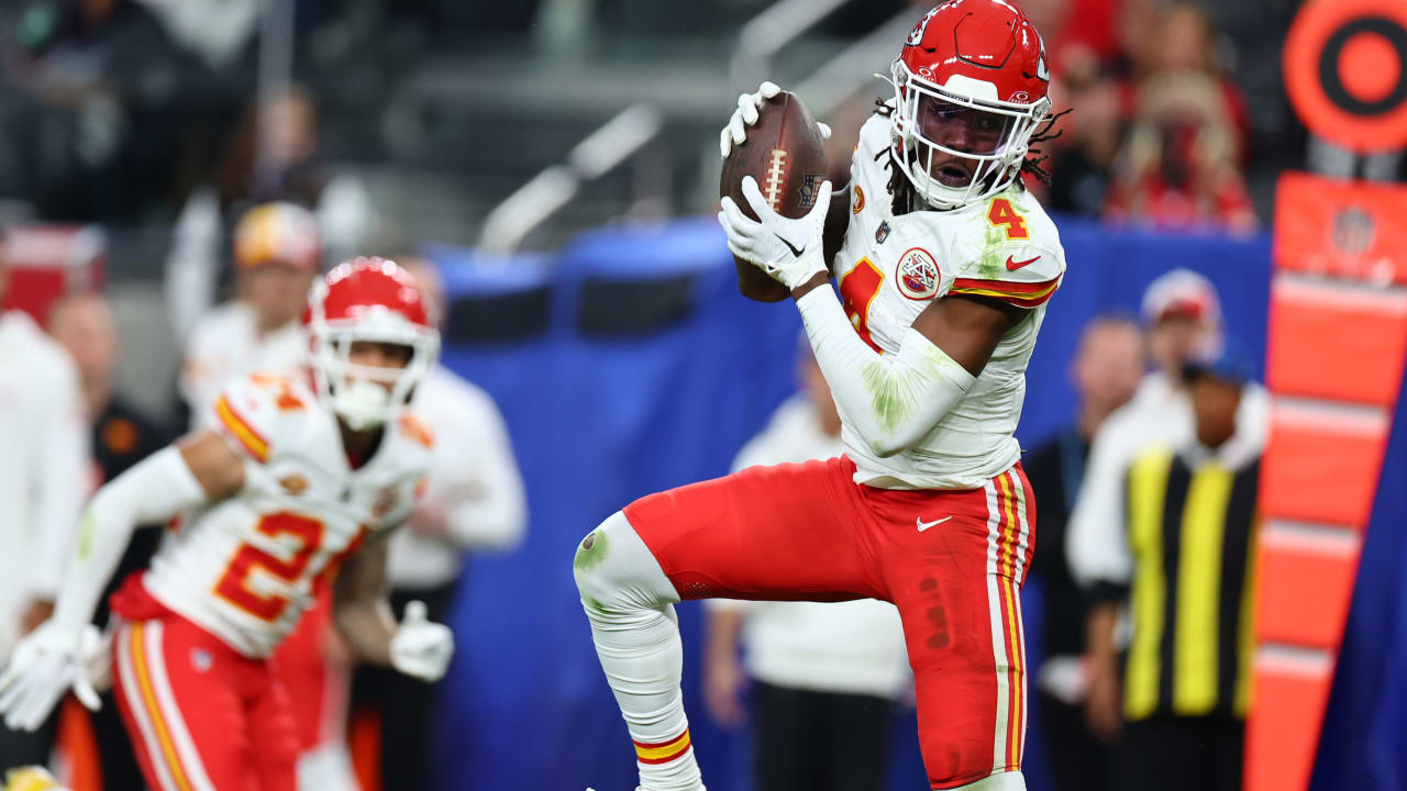 Kansas City Chiefs quarterback Patrick Mahomes improvs and finds wide ...