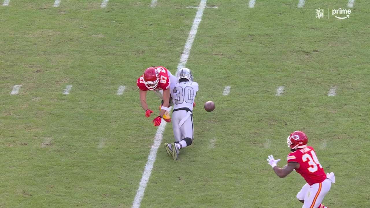 Can't-Miss Play: Tight End Travis Kelce Laterals a Pass to Running Back ...
