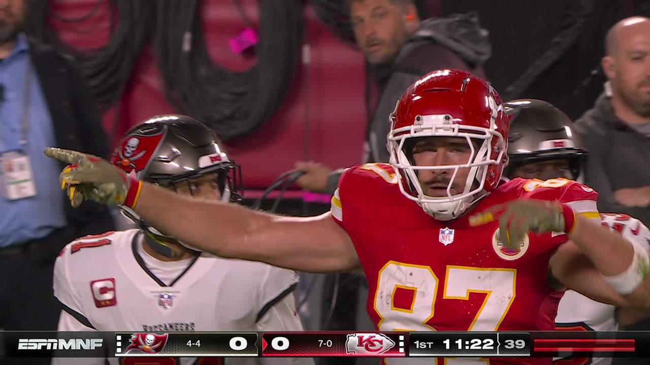 Kansas City Chiefs Tight End Travis Kelce's Pivot Route Moves Chains on ...