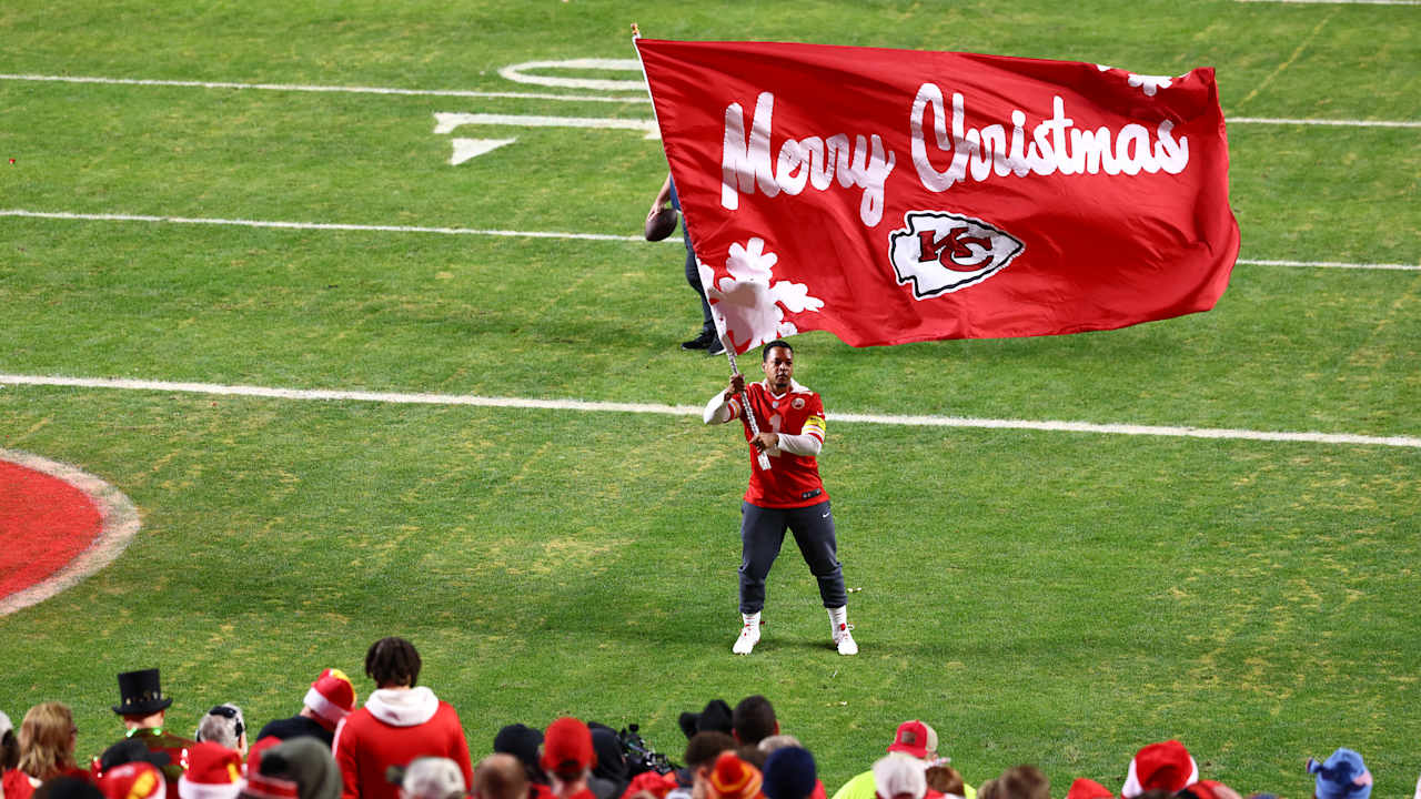 Photos: Game Action from Week 17 | Chiefs vs. Broncos