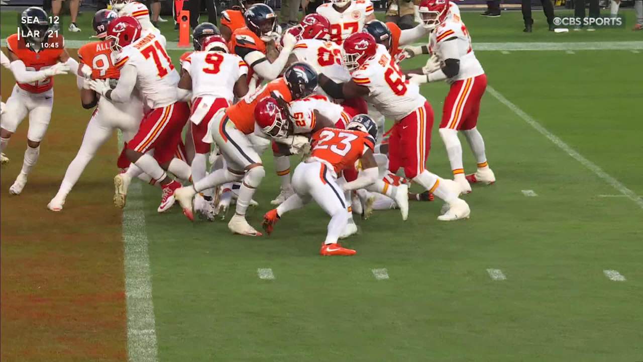 Touchdown Kareem Hunt Powers Into The End Zone For His Seventh