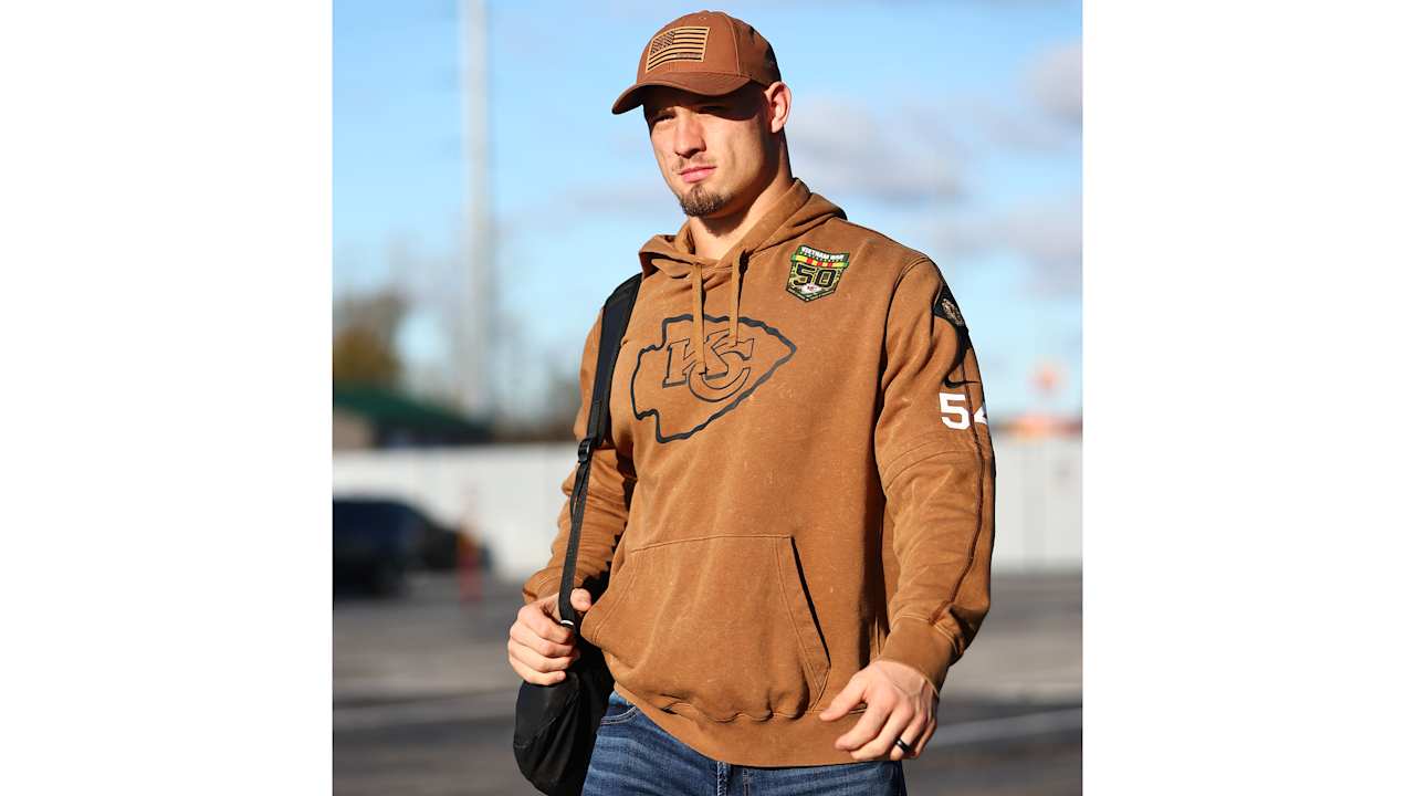 Photos: Chiefs Arrive for Week 10 vs. Broncos