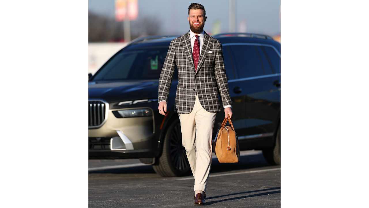 Photos: Chiefs Arrive for Week 16 vs. Texans