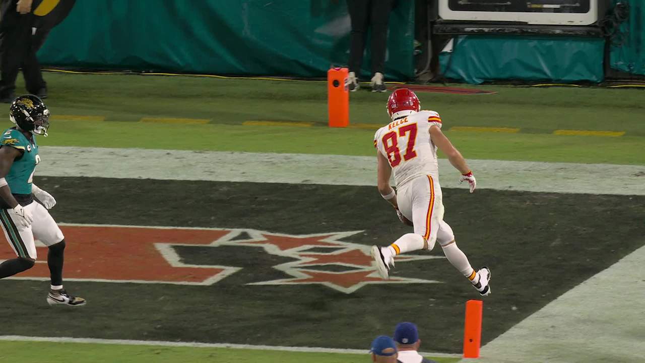 TOUCHDOWN: Kansas City Chiefs Quarterback Patrick Mahomes' Pass to ...
